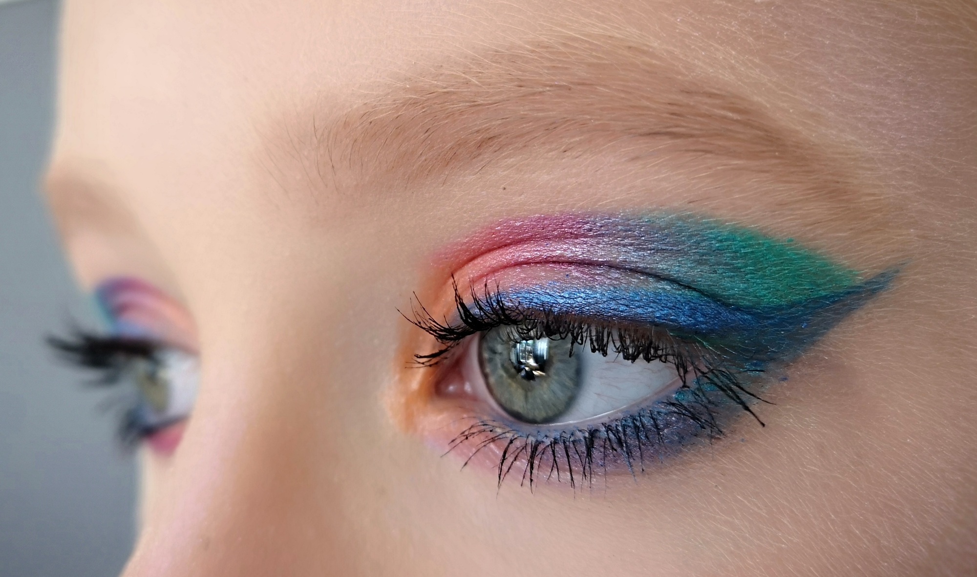 Smokey eyes in colors: how to create smokey eyes using colored eyeshadow
